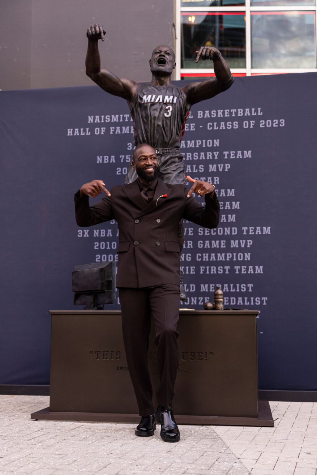 Dwyane Wade Statue: Miami Heat Honors Legend – Rotblatt Amrany Studio